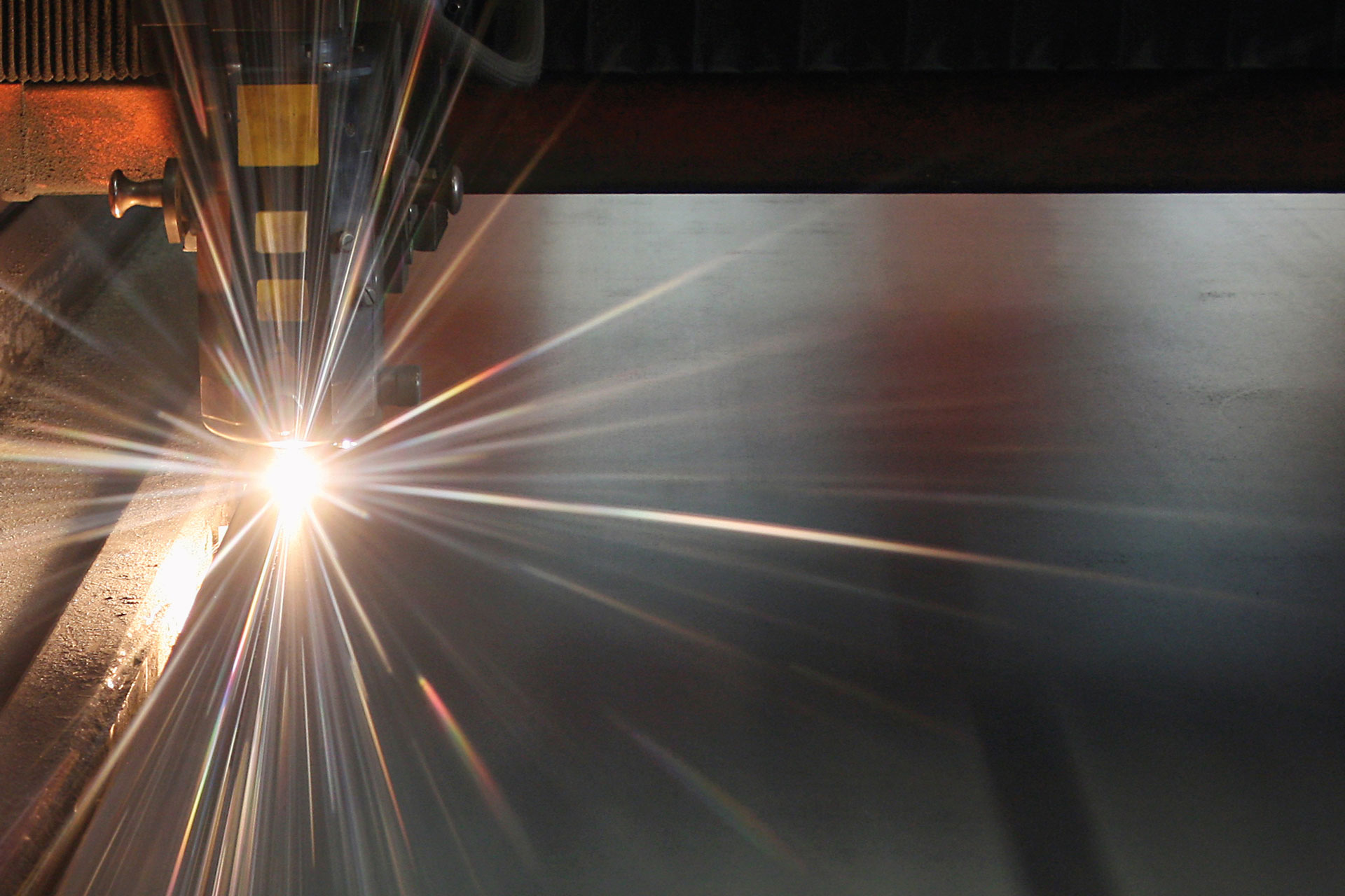 Laserstrahl – SCHWÄRZLER Stahlbau | Schneidtechnik